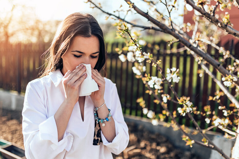 How Chiropractic Helps Relieve Sinusitis & Allergies