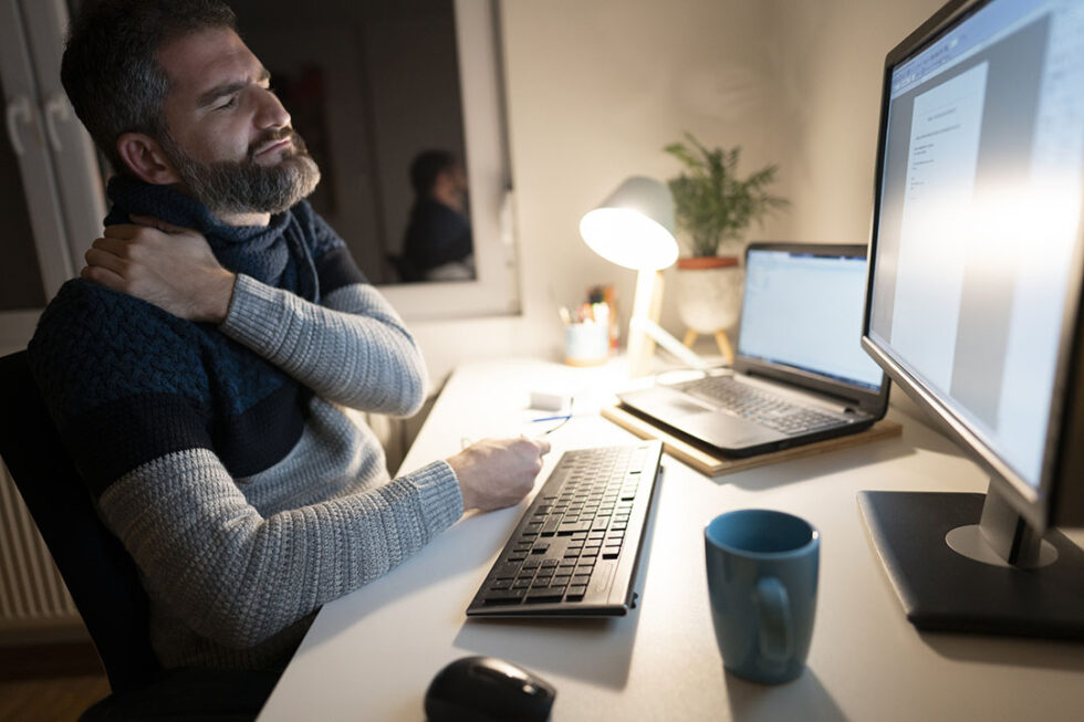 8 Signs You Have Tech Neck & How to Get Rid of It | AlignLife